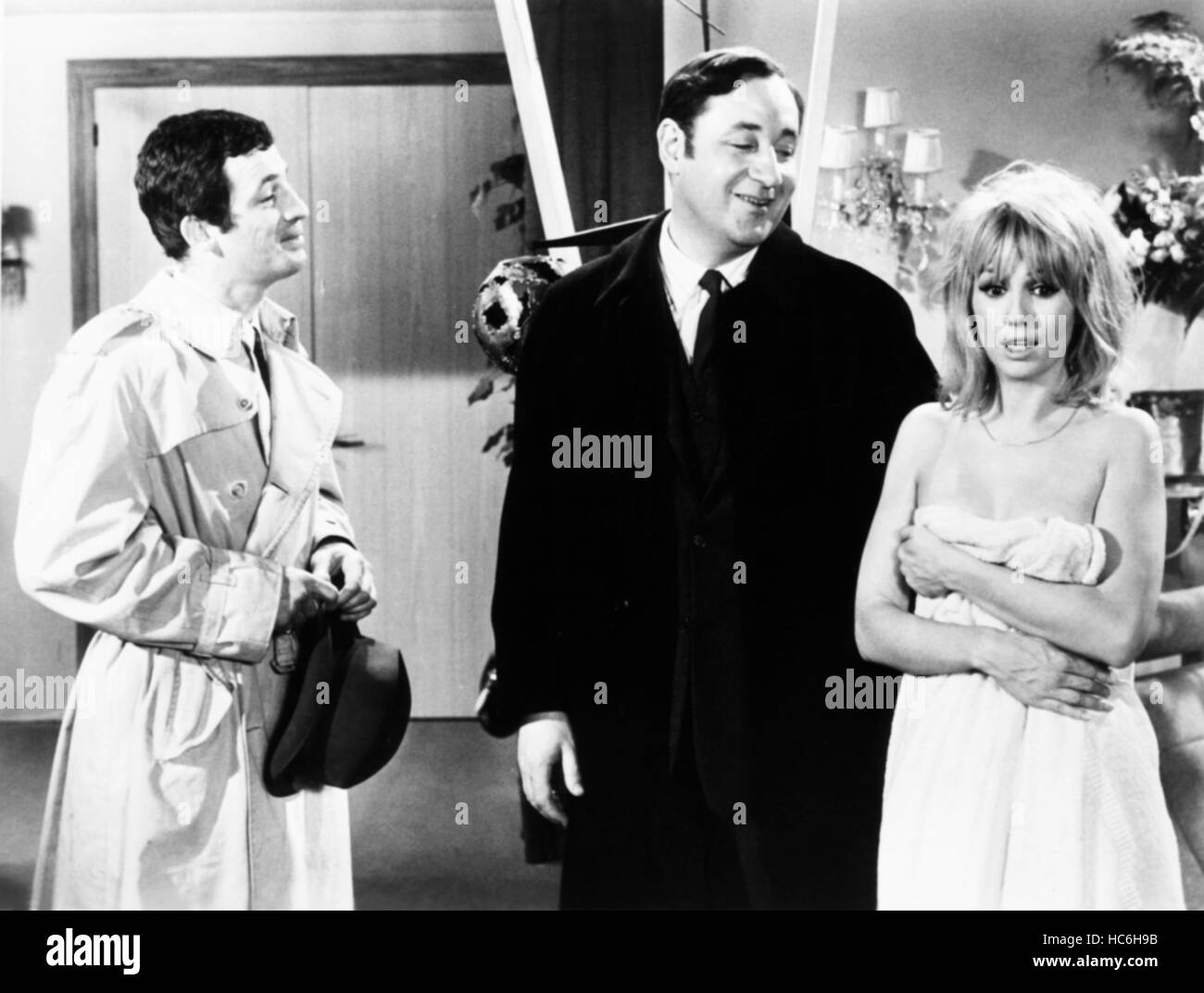 TENDER SCOUNDREL, (aka TENDRE VOYOU), from left: Jean-Paul Belmondo ...