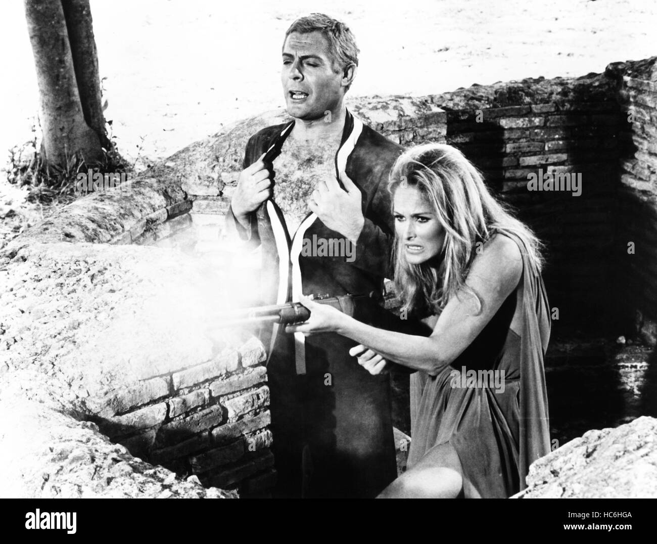 THE 10TH VICTIM, (aka THE TENTH VICTIM, aka LA DECIMA VITTIMA), from ...