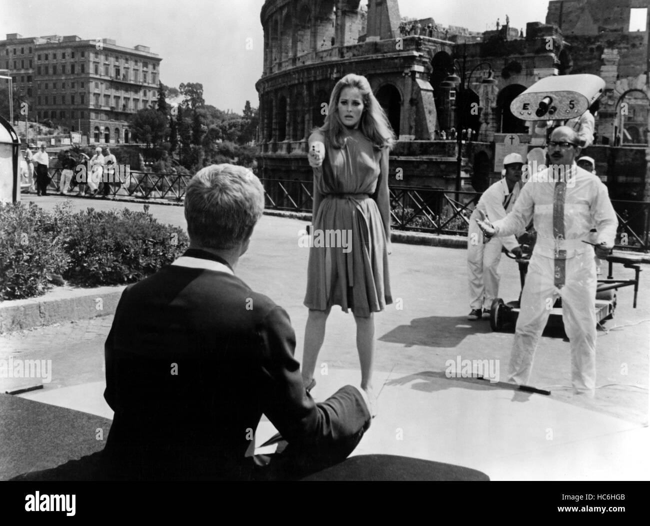 THE 10TH VICTIM, (aka THE TENTH VICTIM, aka LA DECIMA VITTIMA ...