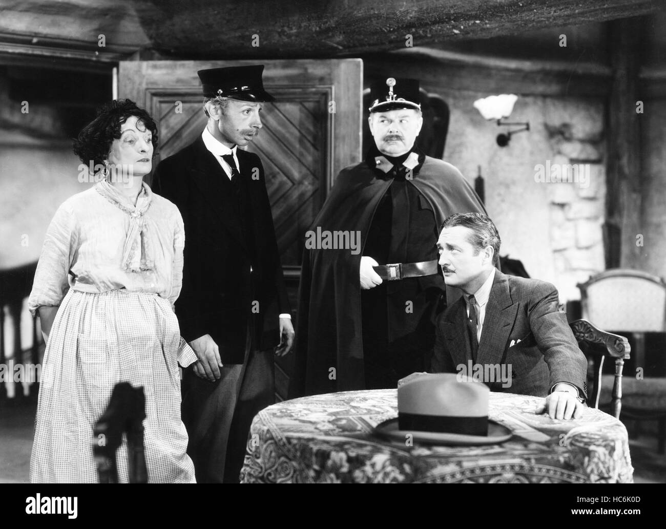 THUNDER IN THE NIGHT, from left: Una O'Connor, John Qualen, Gene ...