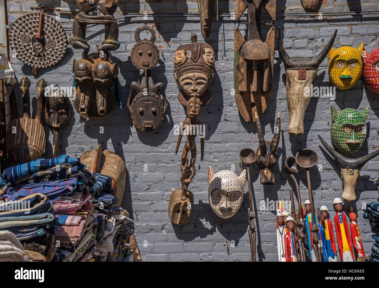 African masks flea market hi-res stock photography and images - Alamy