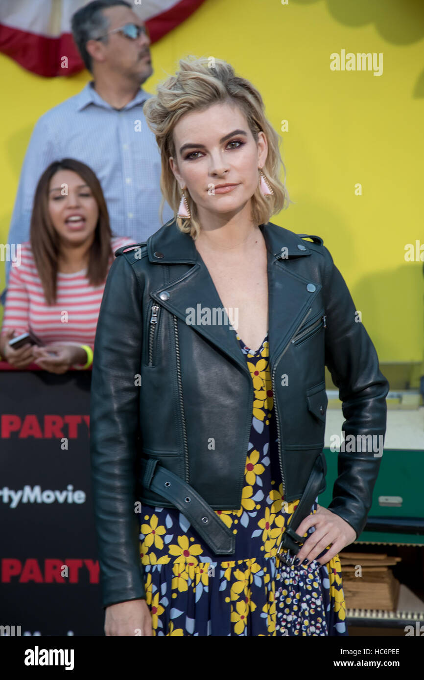 Kelly Oxford attending the Los Angeles premiere of Sony's 'Sausage ...