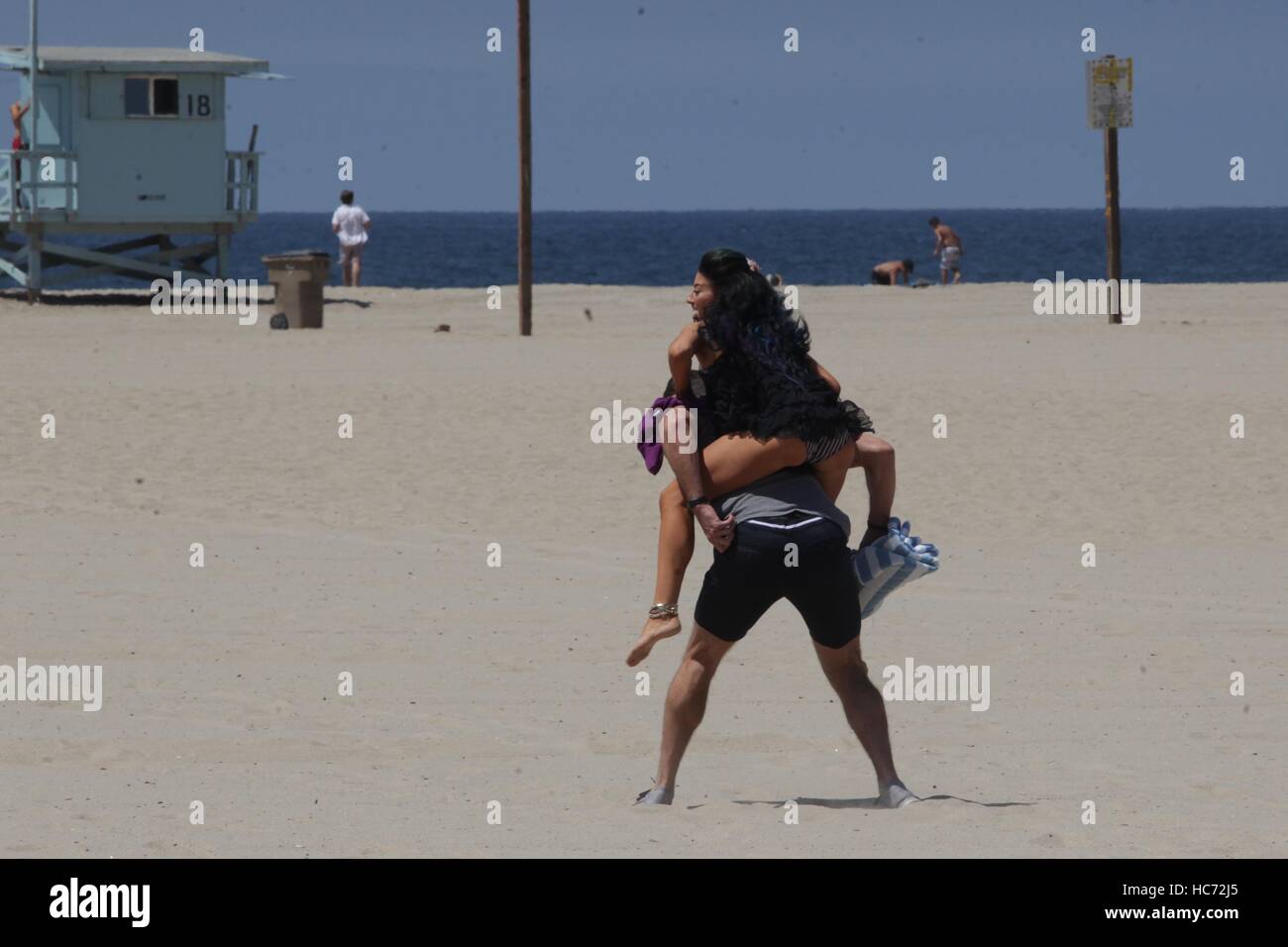 UK Pop Star Neon Hitch spotted canoodling with Millionaire Texas ...