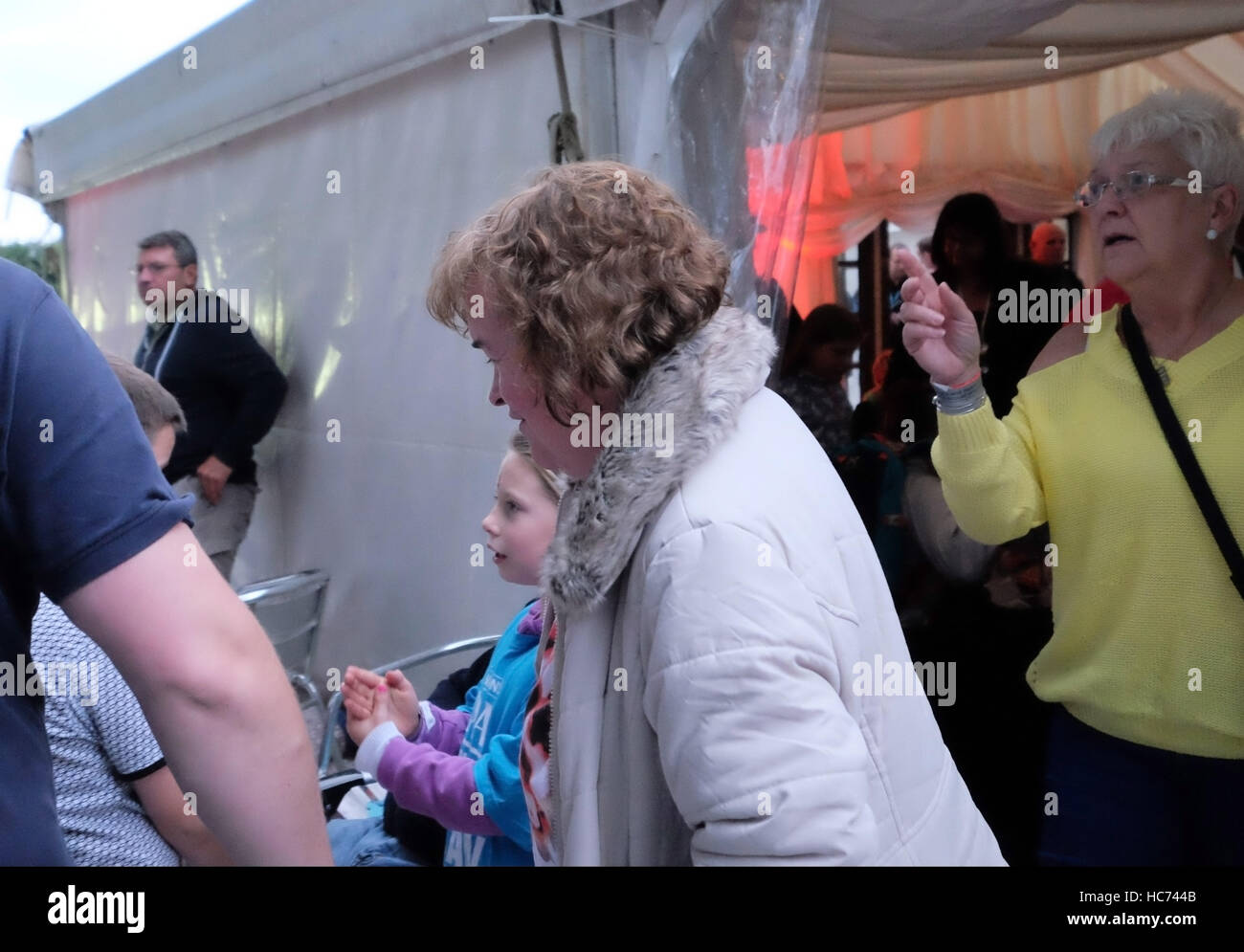 Susan boyle and fans hi-res stock photography and images - Alamy