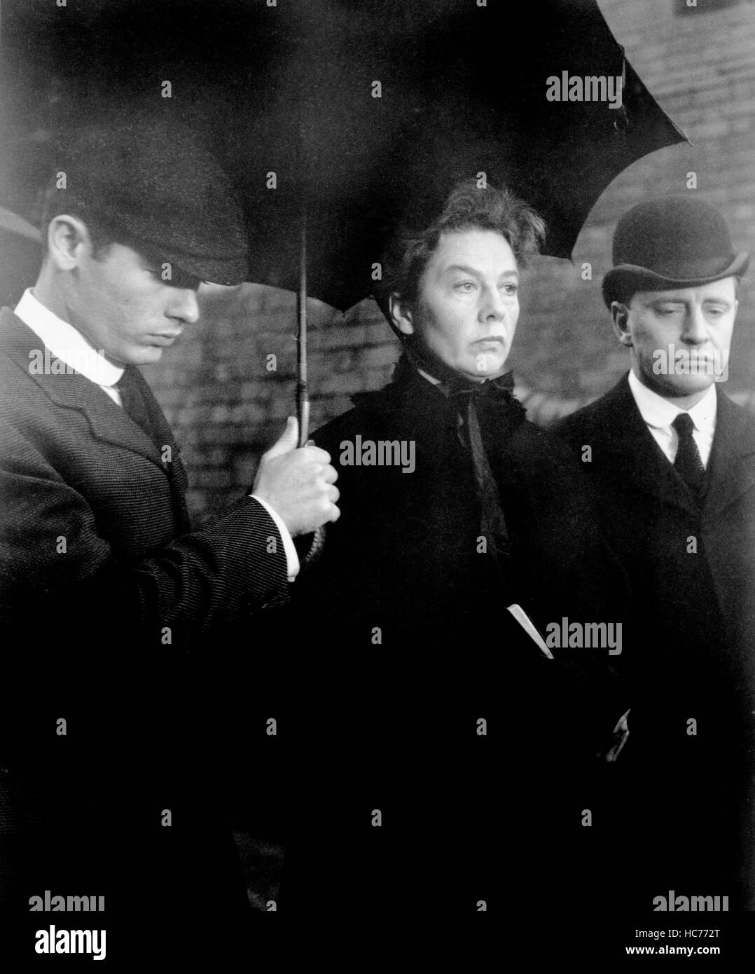 SONS AND LOVERS, from left, Dean Stockwell, Wendy Hiller, William Lucas ...