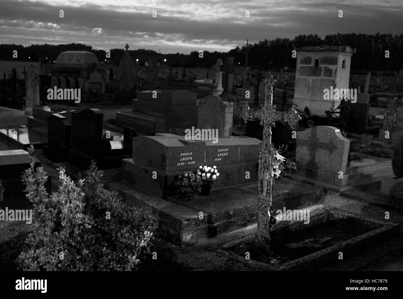 Graveyard at Varreddes, France Stock Photo - Alamy