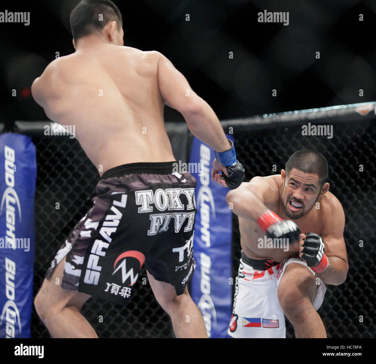 UFC fighter Mark Munoz, right, fights Yushin Okami at UFC-Live: Jones ...