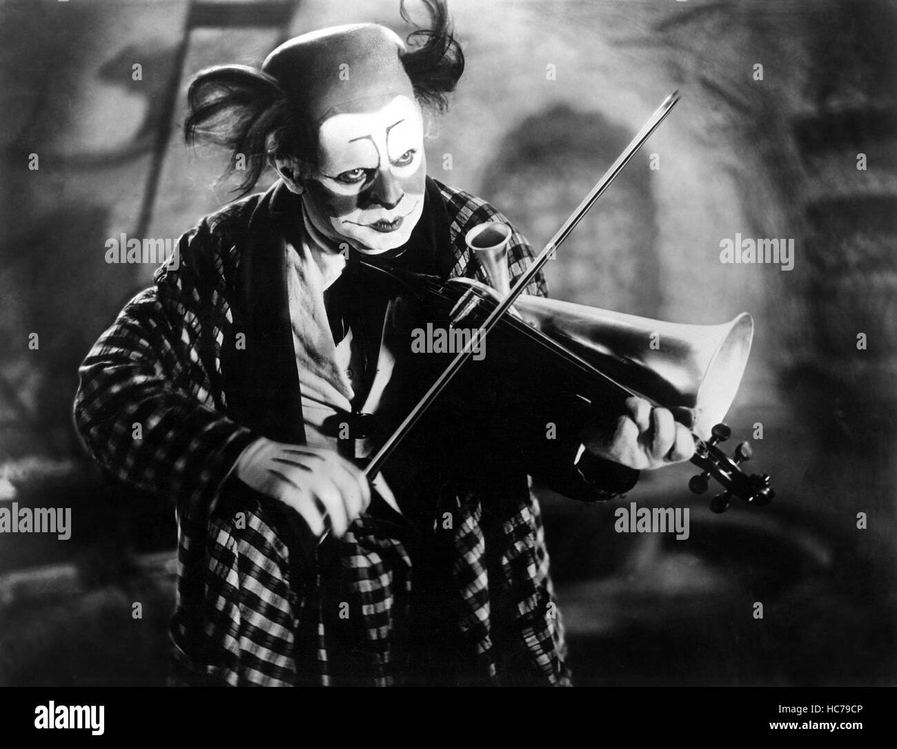 SPIES, (aka SPIONE), spy disguised as a clown, 1928 Stock Photo - Alamy