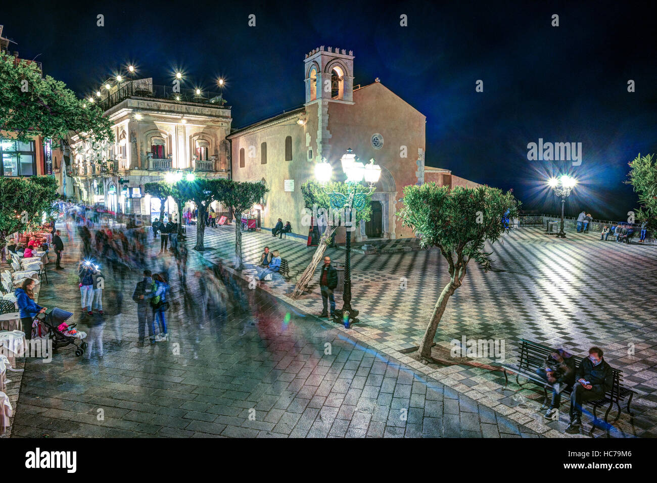 View over the main square in Taormina Stock Photo - Alamy