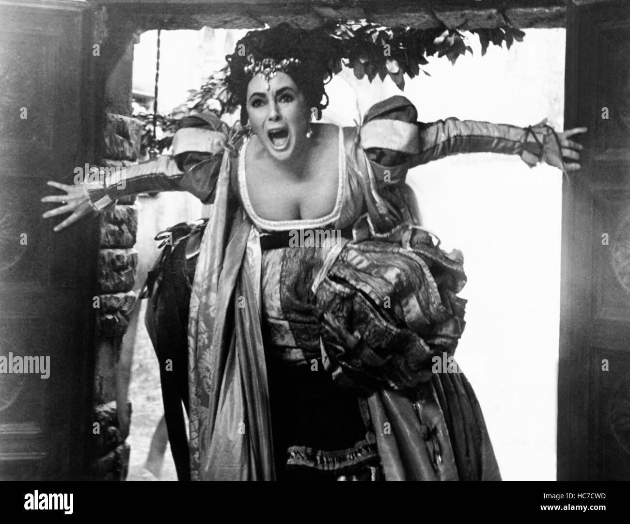 THE TAMING OF THE SHREW, Richard Burton, carrying Elizabeth Taylor, 1967 Stock Photo - Alamy