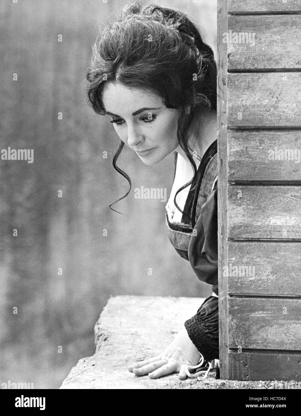 THE TAMING OF THE SHREW, Elizabeth Taylor on-set, 1967 Stock Photo - Alamy