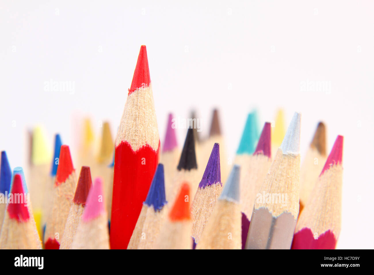 Red pencil standing out from others Stock Photo - Alamy