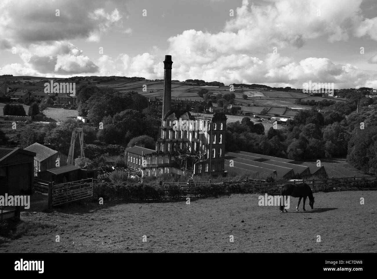 Factory being demolished hi-res stock photography and images - Alamy