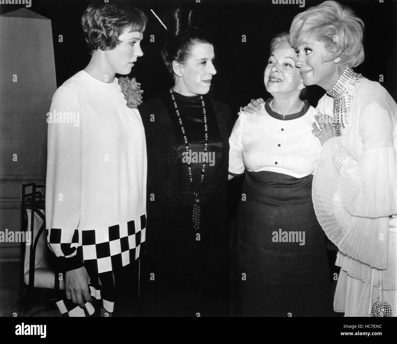 THOROUGHLY MODERN MILLIE, Julie Andrews, Beatrice Lillie, visitor Helen ...