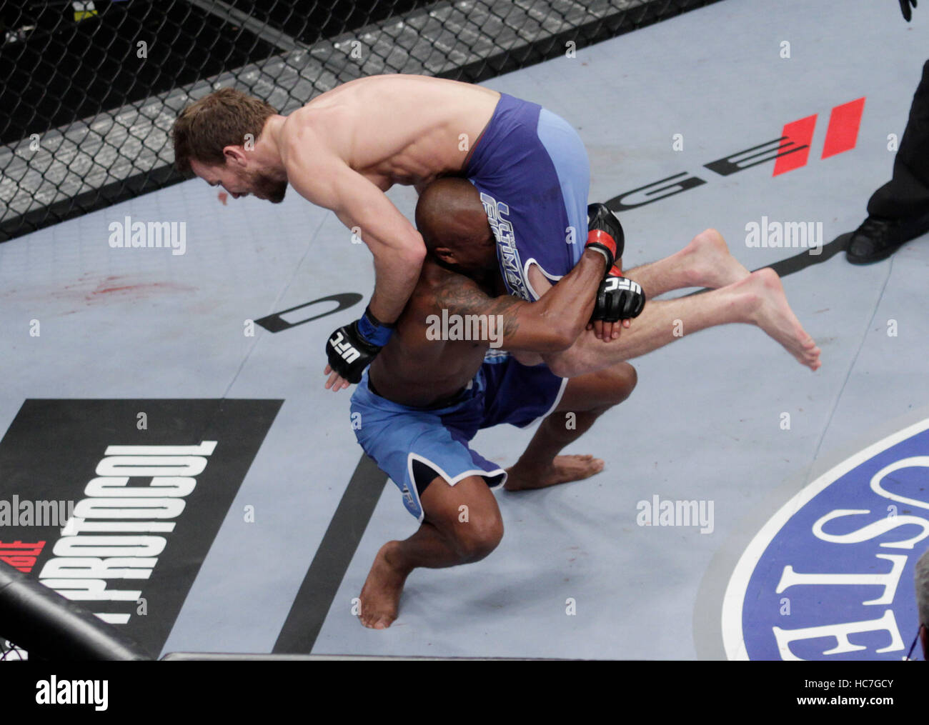 Marcus Brimage, left, fights Stephen Bass at The Ultimate Fighter 14 ...