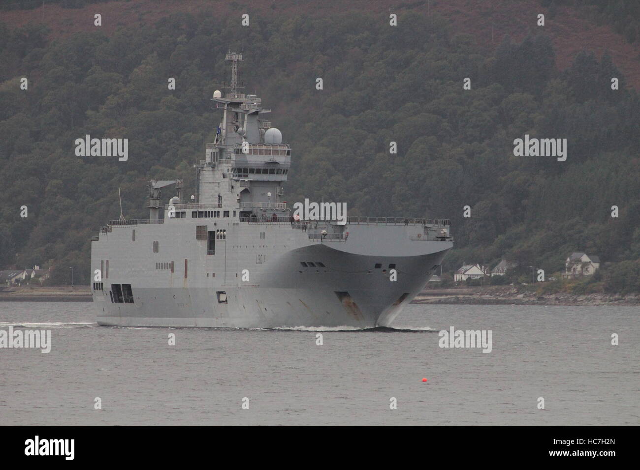 FS Tonnerre (L9014), a Mistral-class amphibious assault ship of the ...