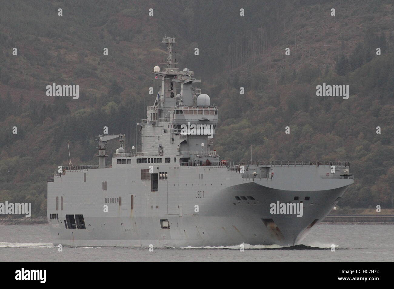 FS Tonnerre (L9014), a Mistral-class amphibious assault ship of the ...