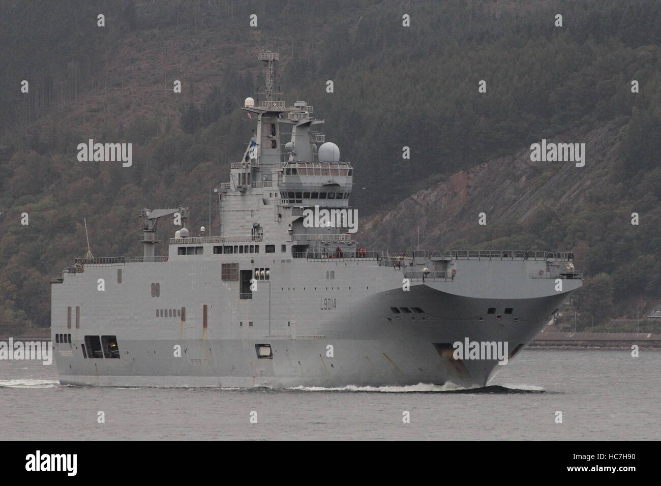 FS Tonnerre (L9014), a Mistral-class amphibious assault ship of the ...