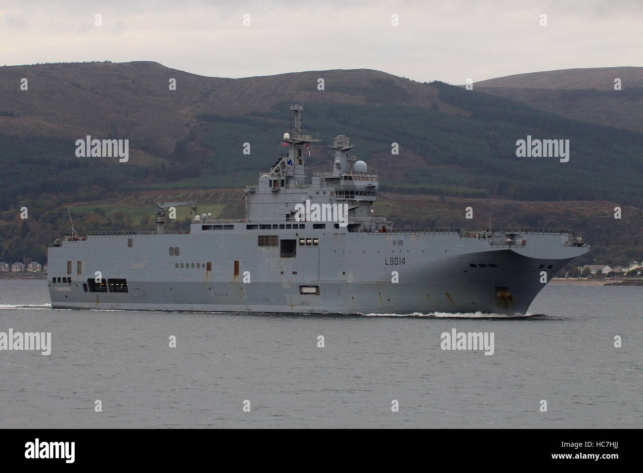 FS Tonnerre (L9014), a Mistral-class amphibious assault ship of the ...