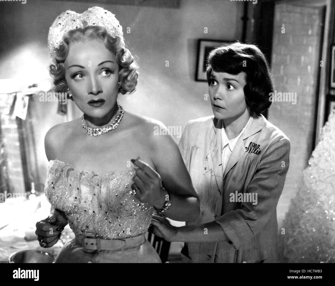 Dior 1950s hi-res stock photography and images - Alamy
