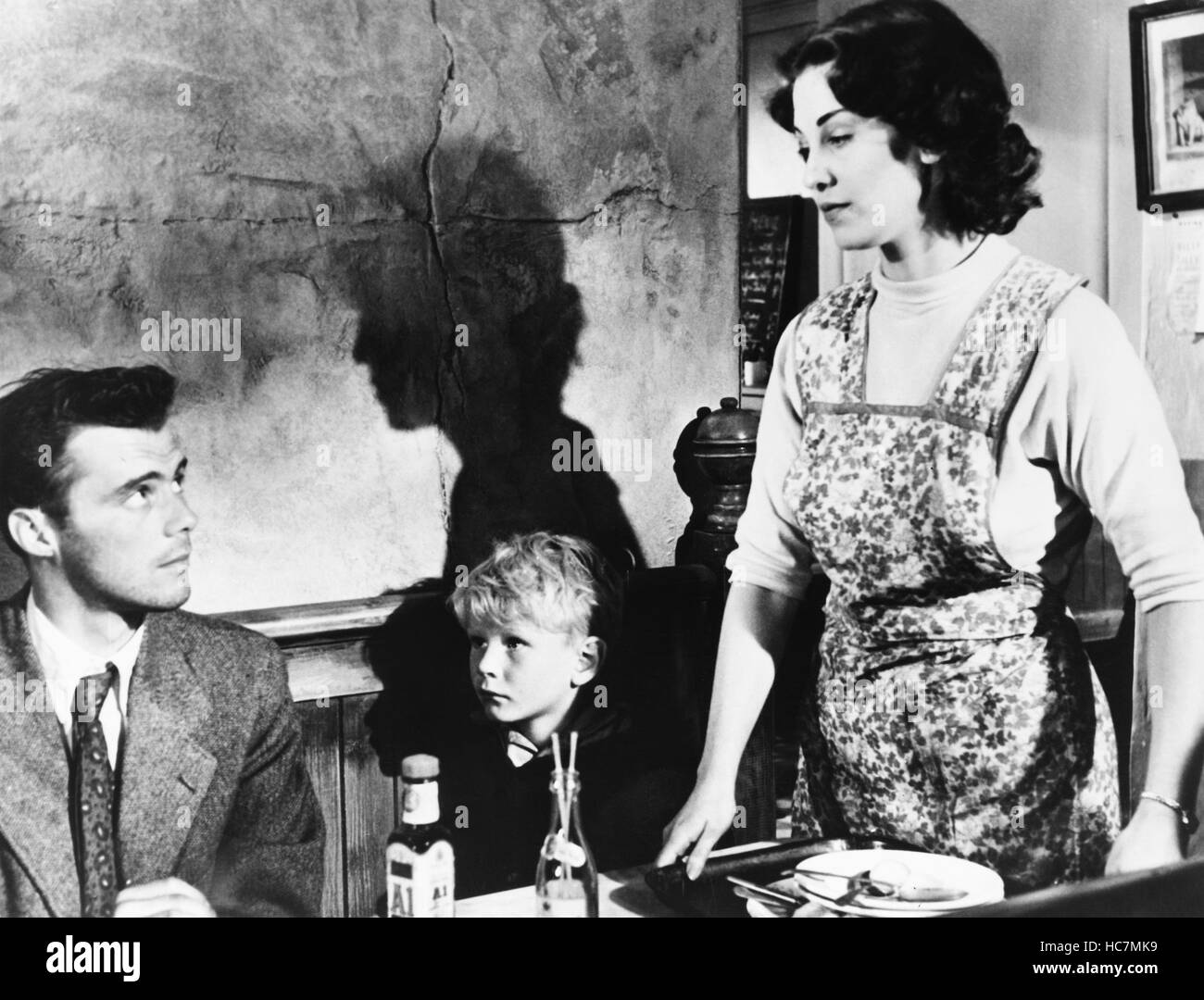 THE STRANGER IN BETWEEN, (aka HUNTED), from left: Dirk Bogarde, Jon Whiteley, katharine Blake ...