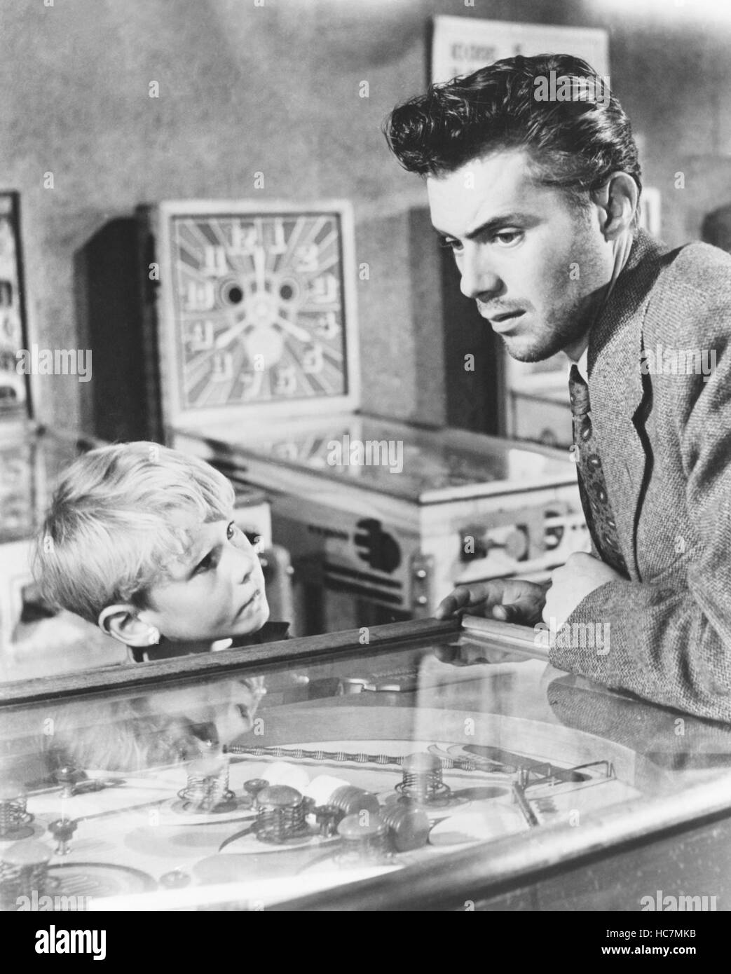 THE STRANGER IN BETWEEN, (aka HUNTED), from left: Jon Whiteley, Dirk Bogarde, 1952 Stock Photo ...