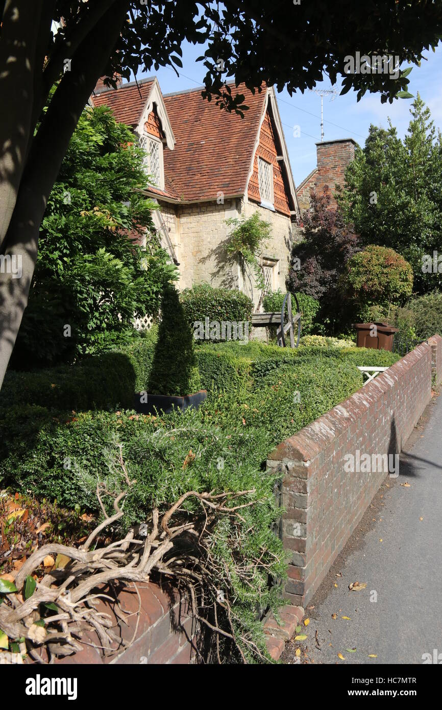 Traditional English old housing Stock Photo - Alamy