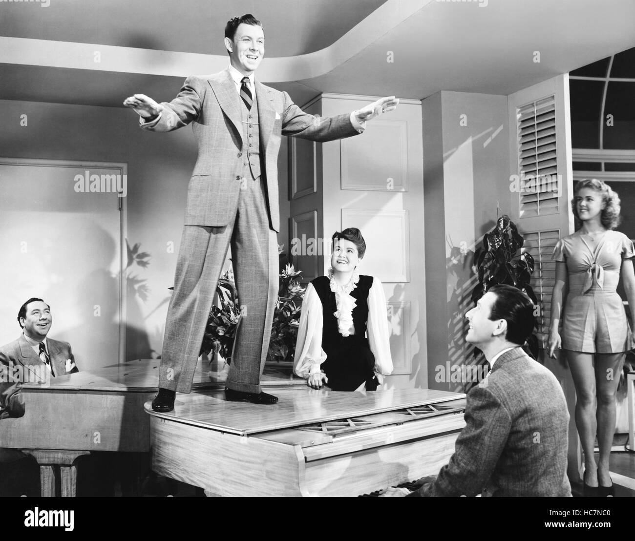 STEP LIVELY, Alan Carney (seated rear), George Murphy (standing on ...