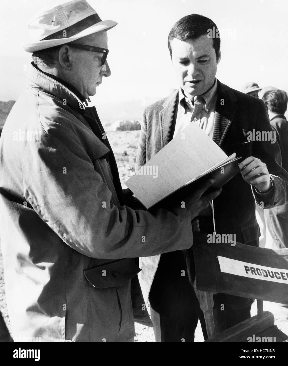 THE STALKING MOON, from left: director Robert Mulligan, producer Alan J ...