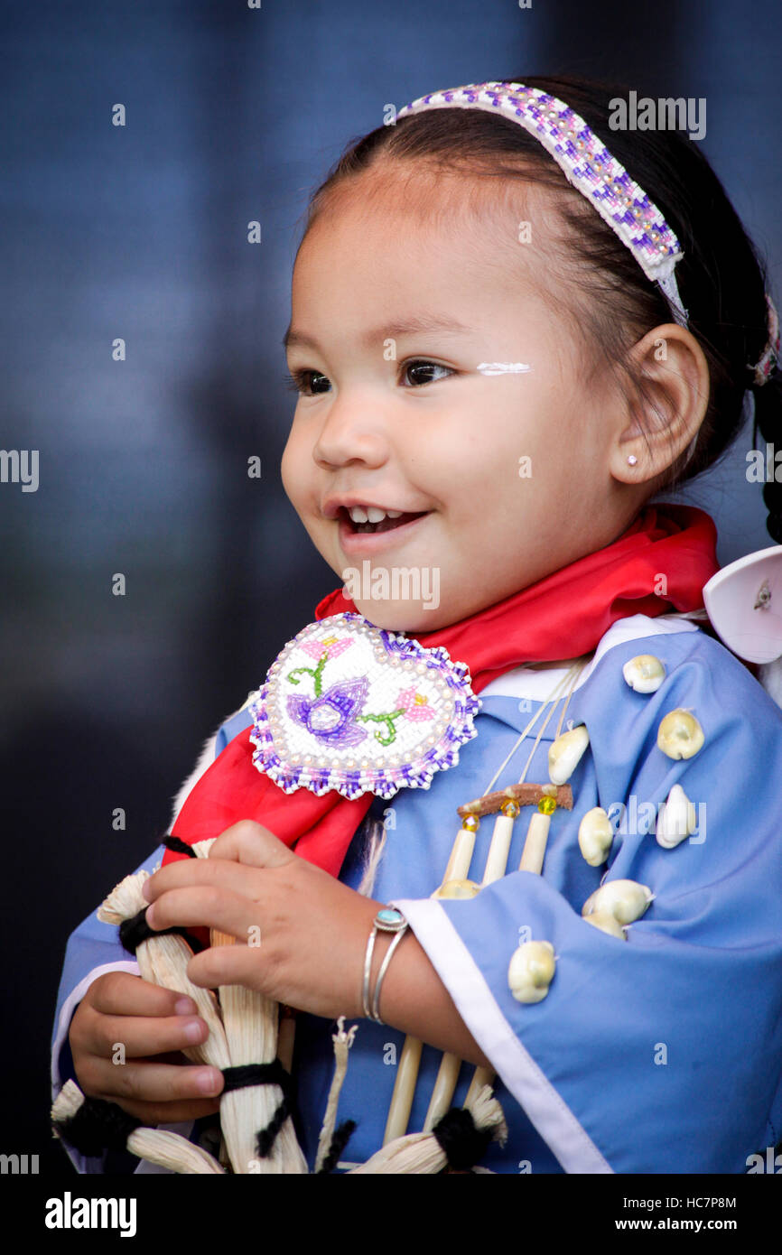 Native american regalia hi-res stock photography and images - Alamy