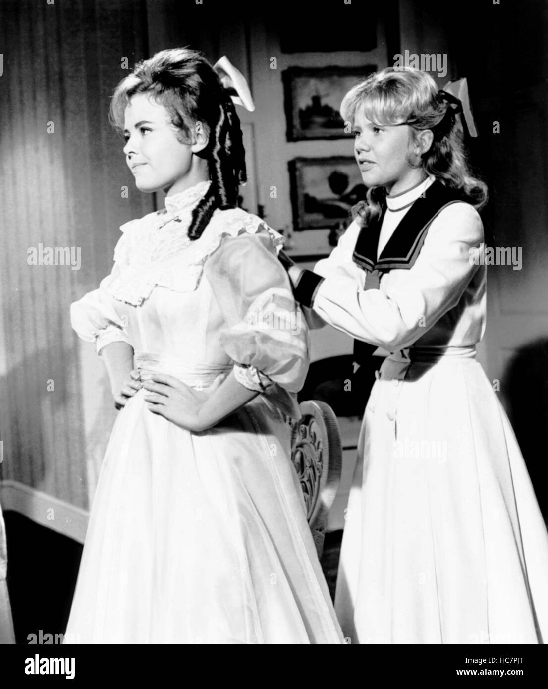 SUMMER MAGIC, from left, Deborah Walley, Hayley Mills, 1963 Stock Photo ...