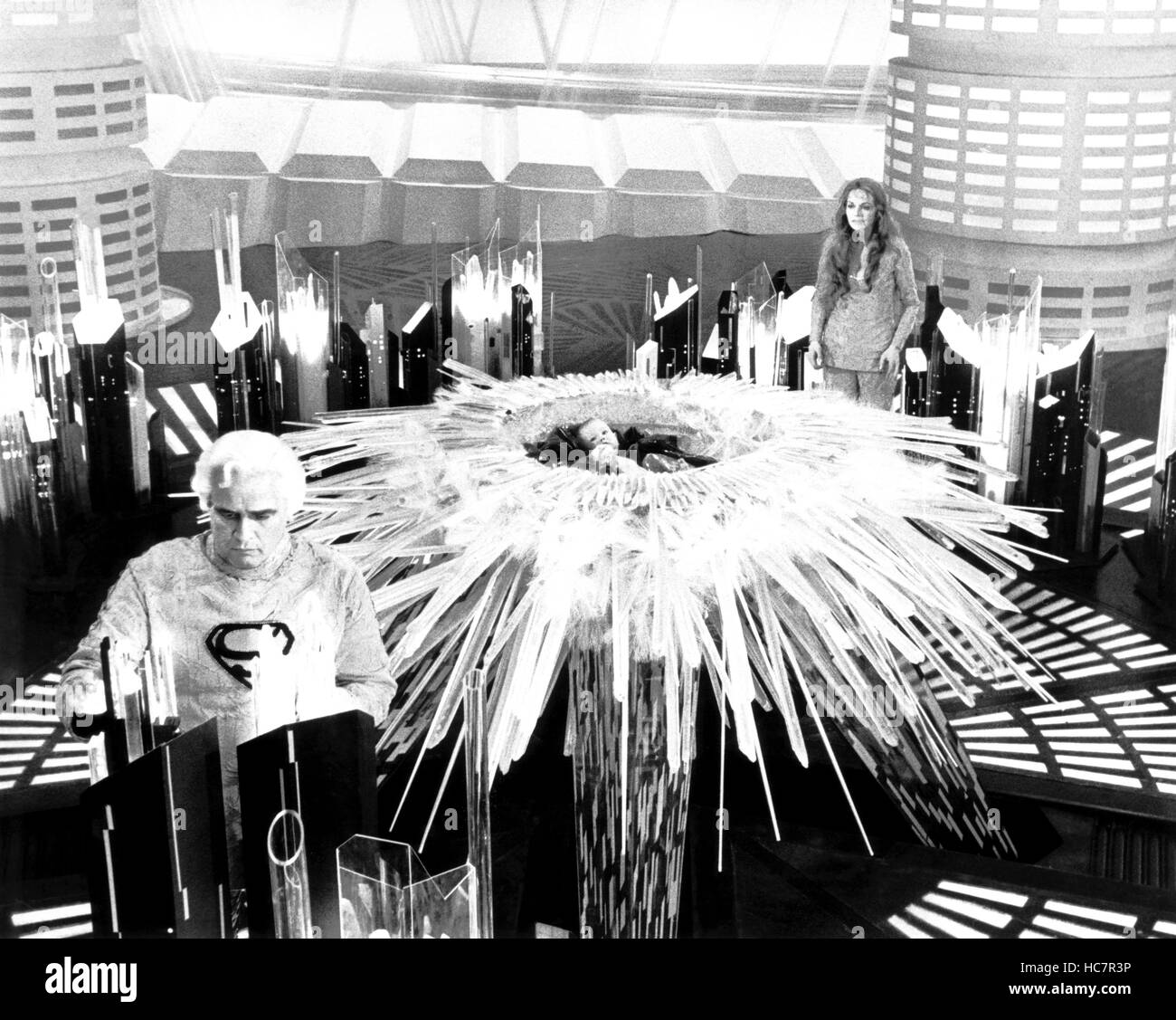 SUPERMAN, from left, Marlon Brando, Lee Quigley, (baby), Susannah York ...