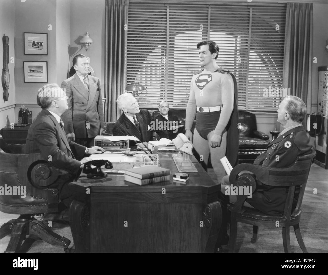 SUPERMAN, Kirk Alyn (standing right), 1948 Stock Photo - Alamy