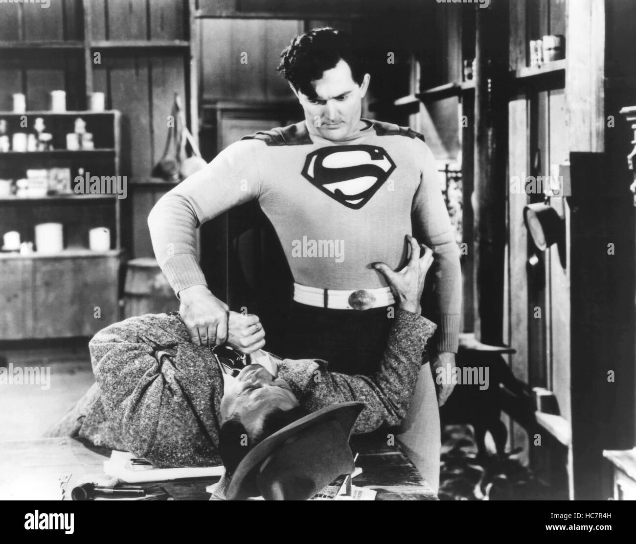 SUPERMAN, Kirk Alyn (standing), 1948 Stock Photo - Alamy