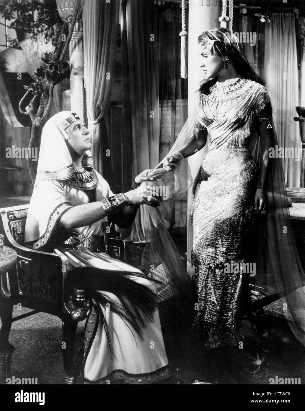 THE TEN COMMANDMENTS, from left, Vincent Price, Nina Foch, 1956 Stock ...