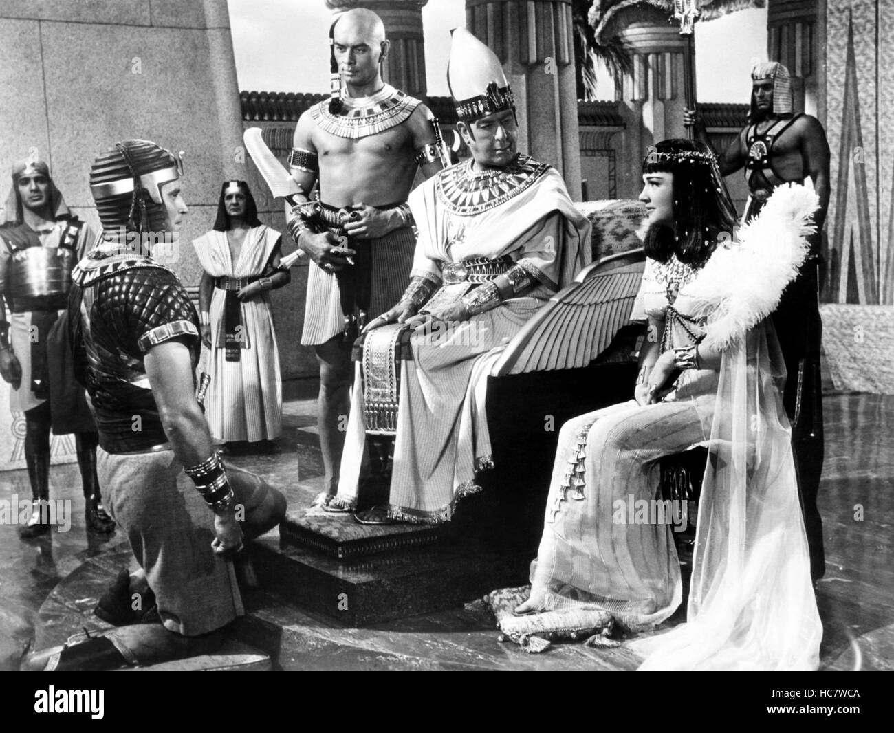 THE TEN COMMANDMENTS, from left, Charlton Heston, Yul Brynner, Cedric ...