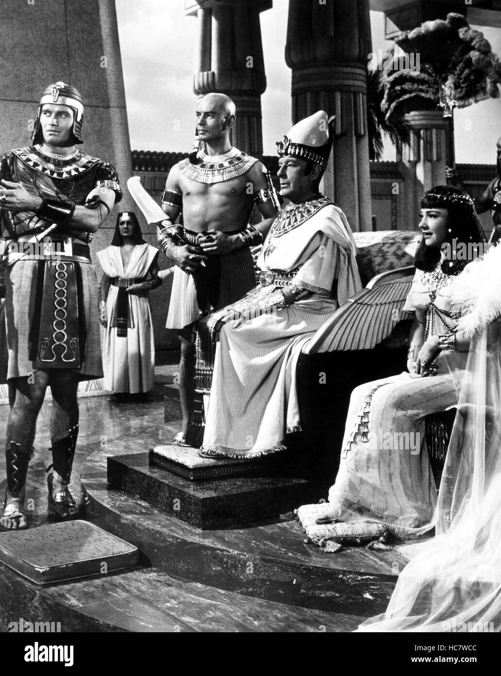 THE TEN COMMANDMENTS, from left, Charlton Heston, Yul Brynner, Cedric ...