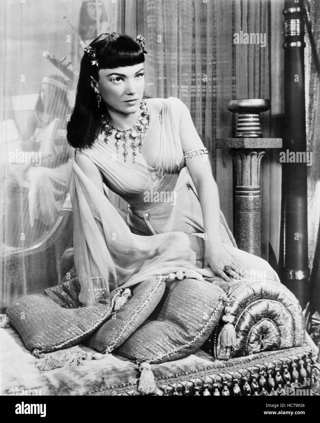 THE TEN COMMANDMENTS, Anne Baxter, 1956 Stock Photo - Alamy