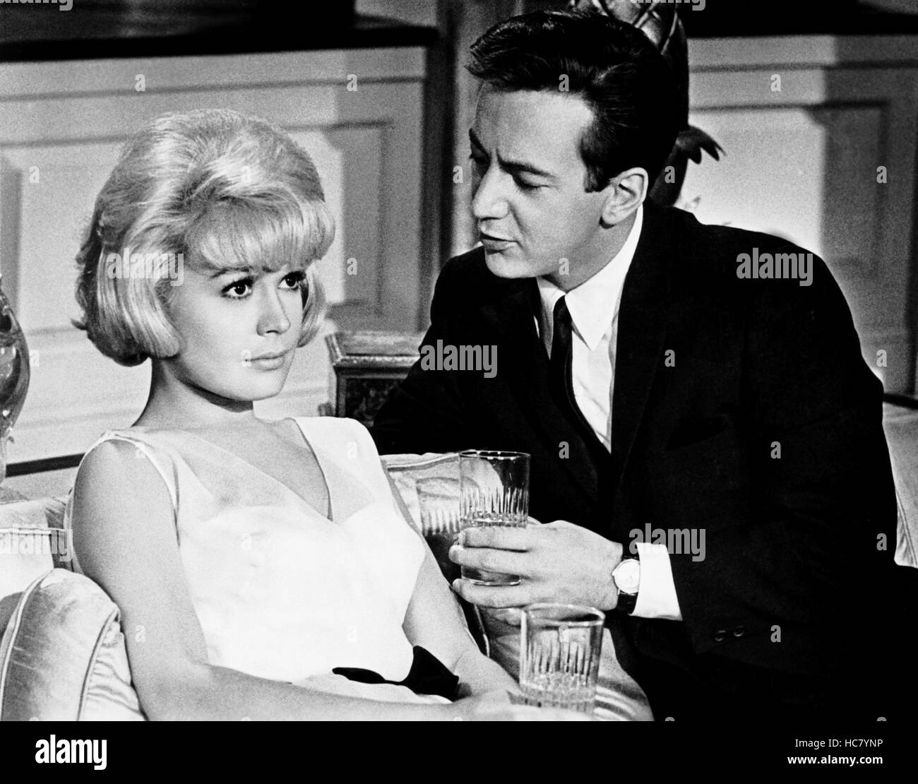 THAT FUNNY FEELING, from left, Sandra Dee, Bobby Darin, 1965 Stock Photo - Alamy