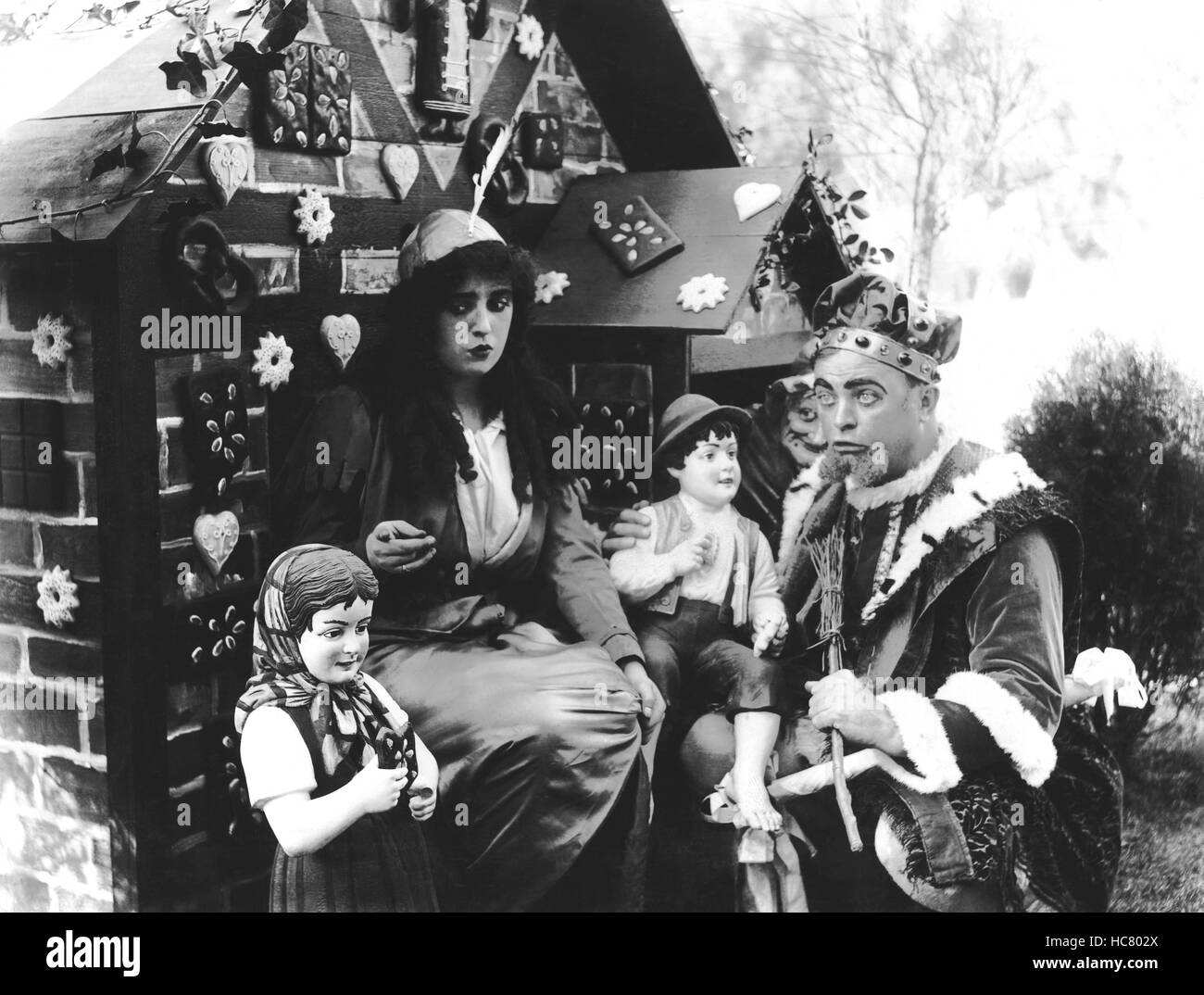 THOSE GOOD OLD DAYS, left to right, Mabel Normand, Fred Mace, 1913 ...