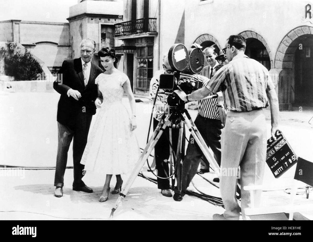 A TIME TO LOVE AND A TIME TO DIE, director Douglas Sirk instructing ...