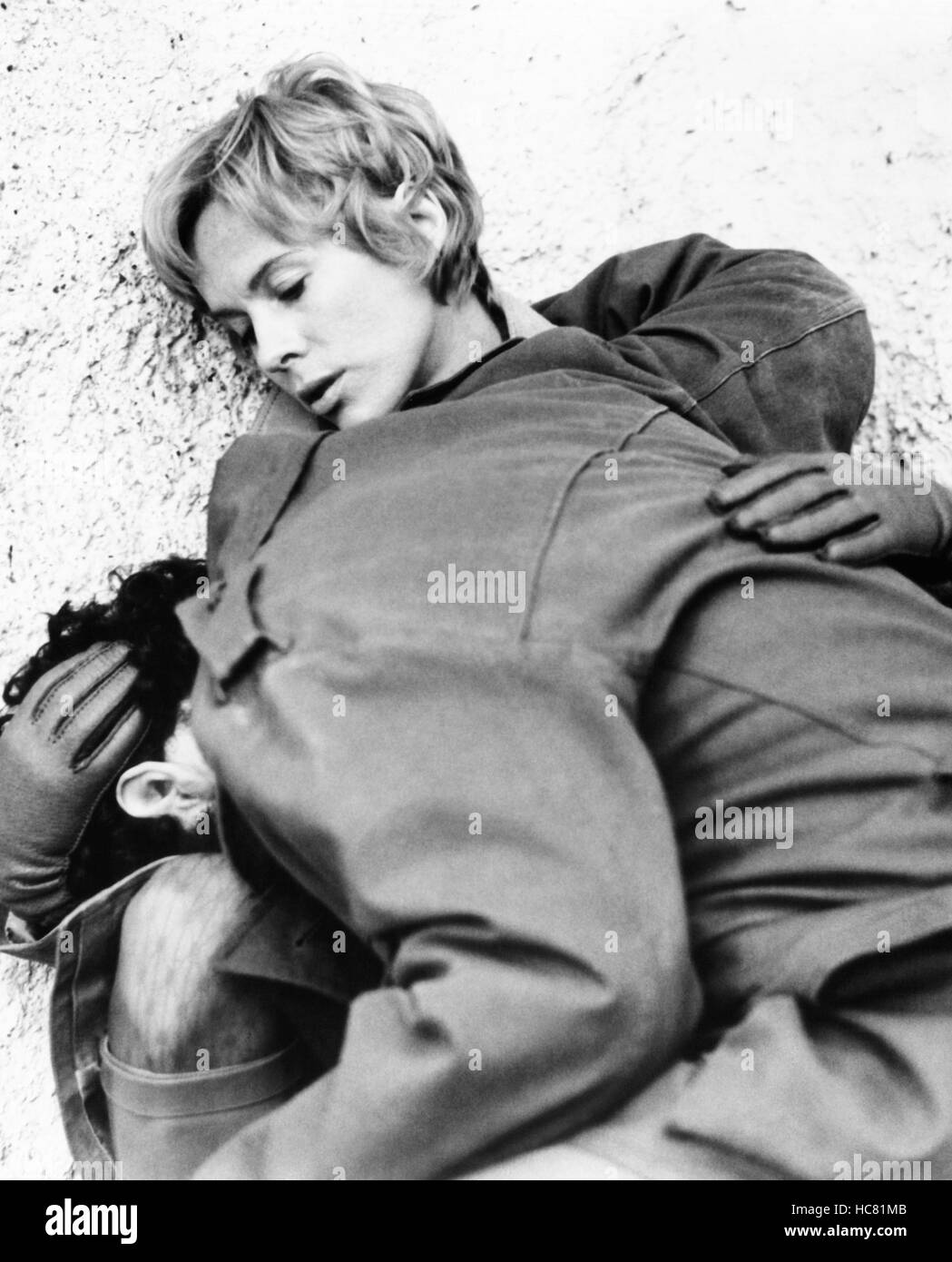 THE TOUCH, (aka BERORINGEN), from top, Bibi Andersson, Elliott Gould ...