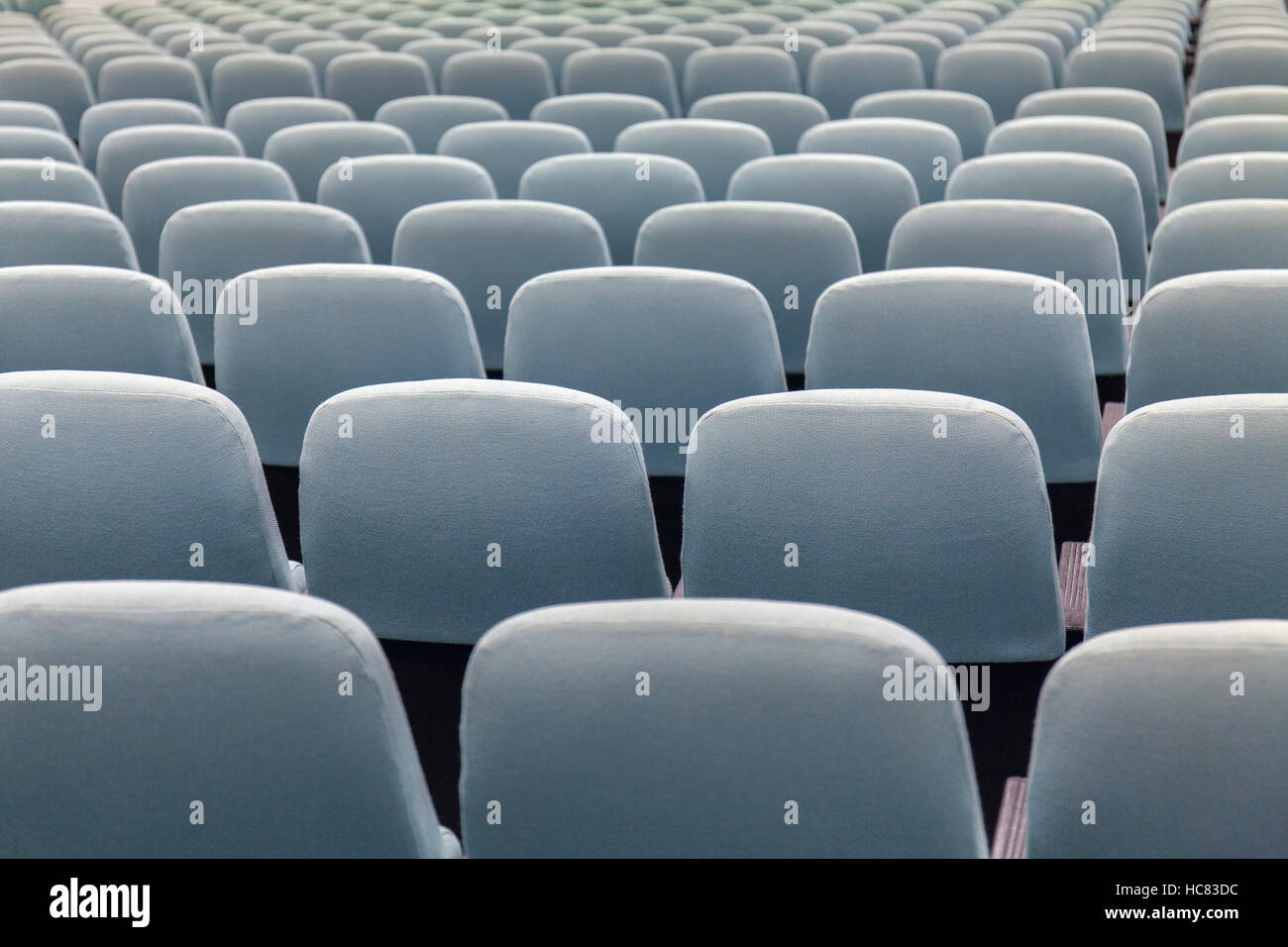 Group presentation in classroom hi-res stock photography and images - Alamy