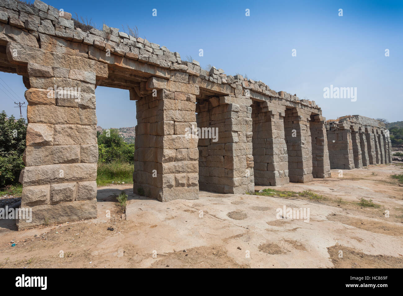 Ancient bridge built stones hi-res stock photography and images - Alamy