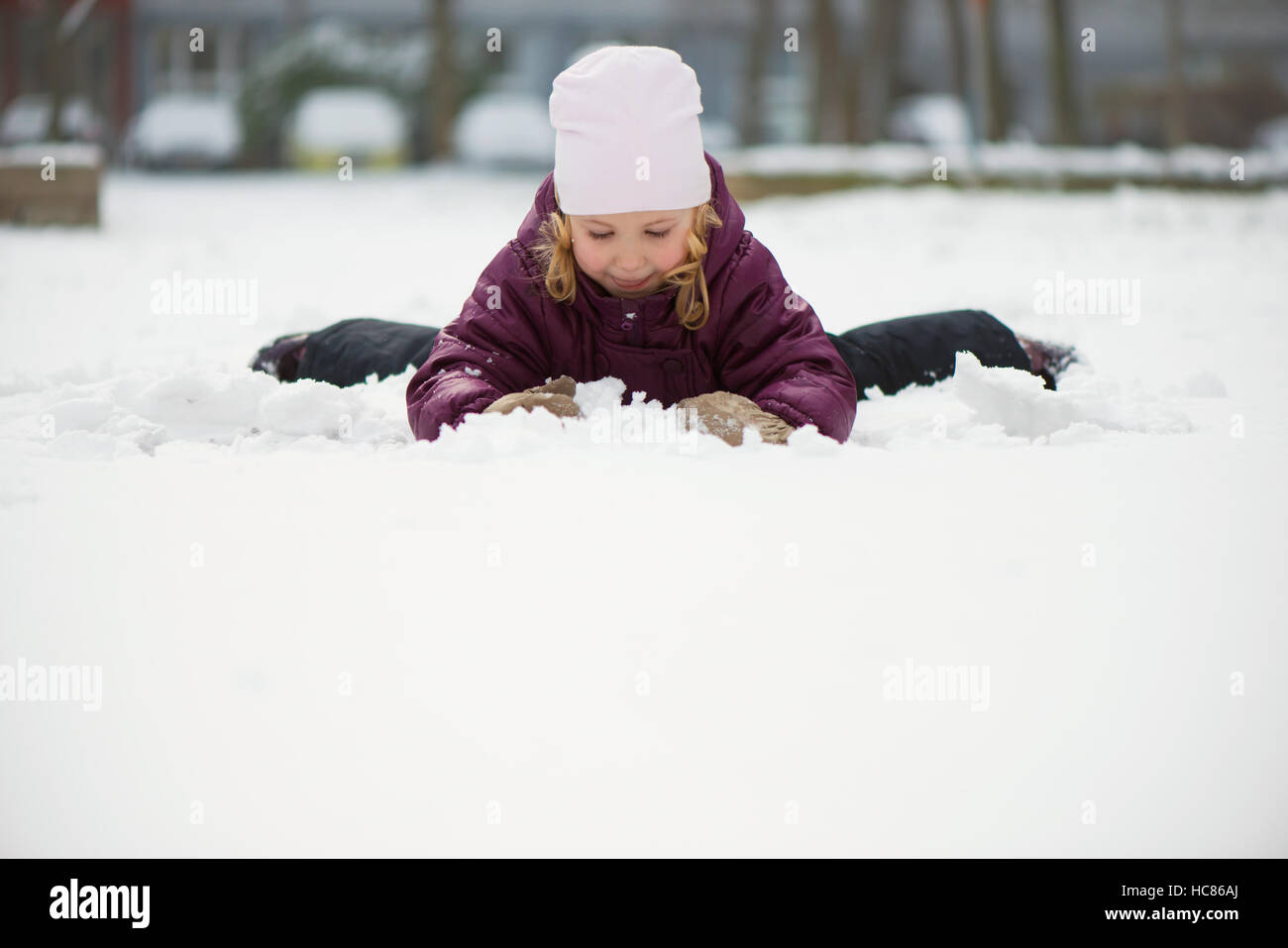 Children throwing snowballs hi-res stock photography and images - Alamy