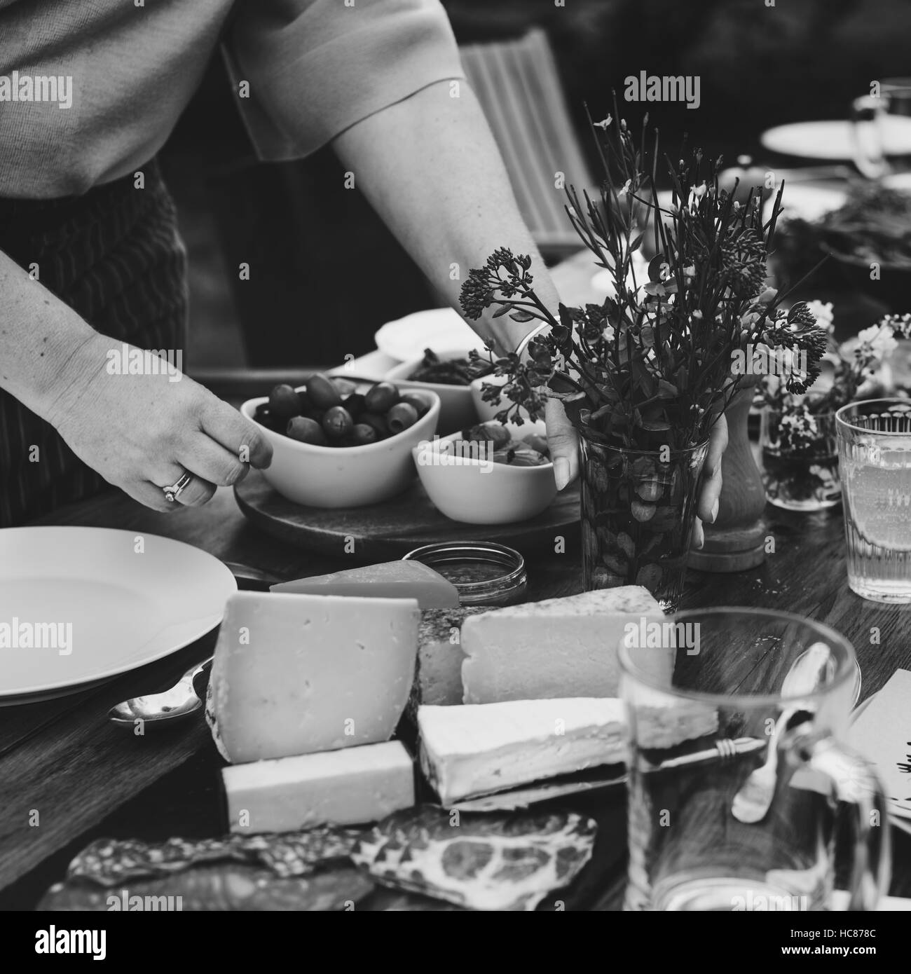 Woman preparing Black and White Stock Photos & Images - Alamy