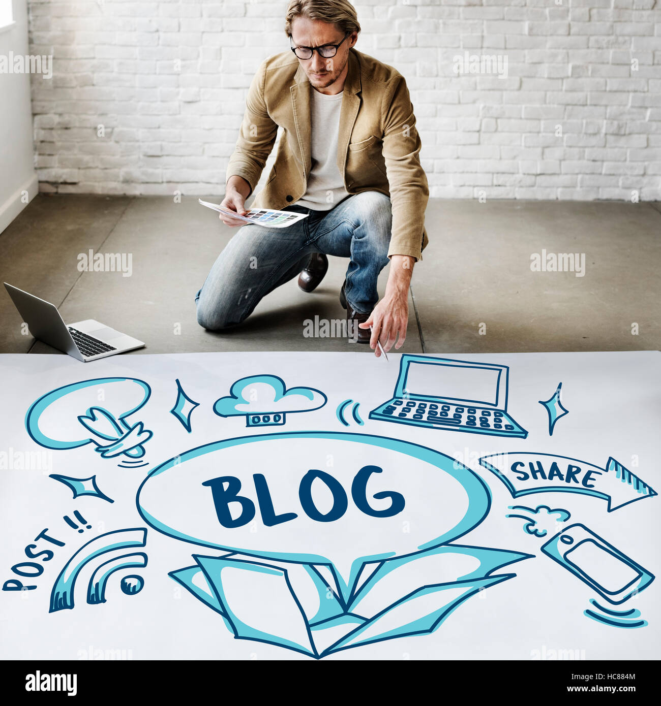 Blog Ideas Outside Box Sketch Concept Stock Photo - Alamy