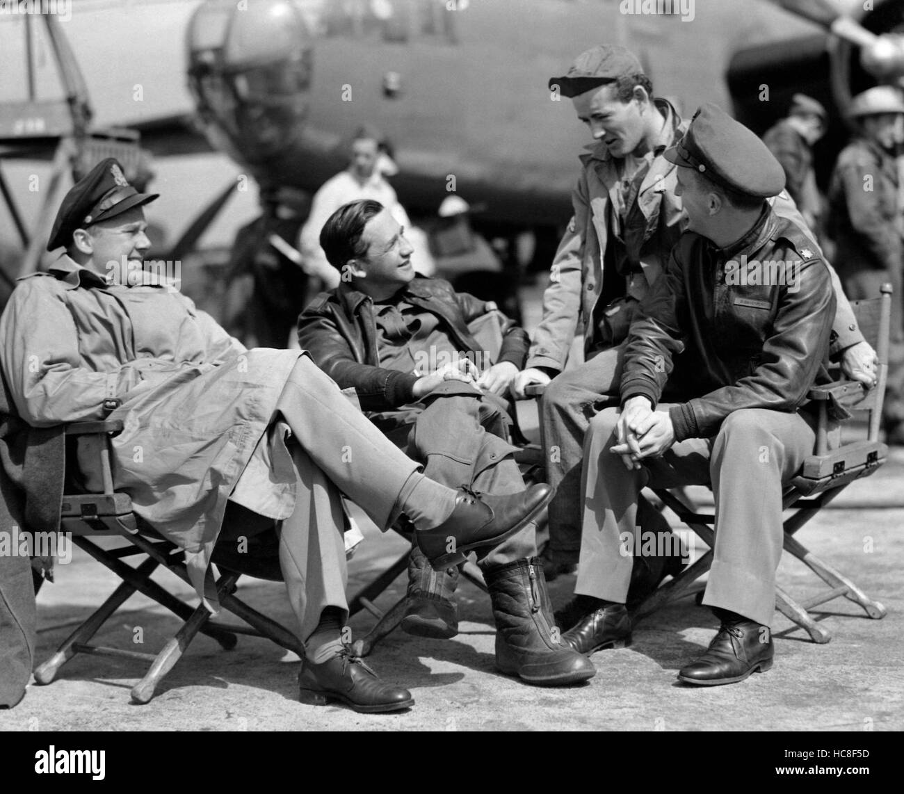 THIRTY SECONDS OVER TOKYO, Van Johnson, director Mervyn LeRoy, Robert ...
