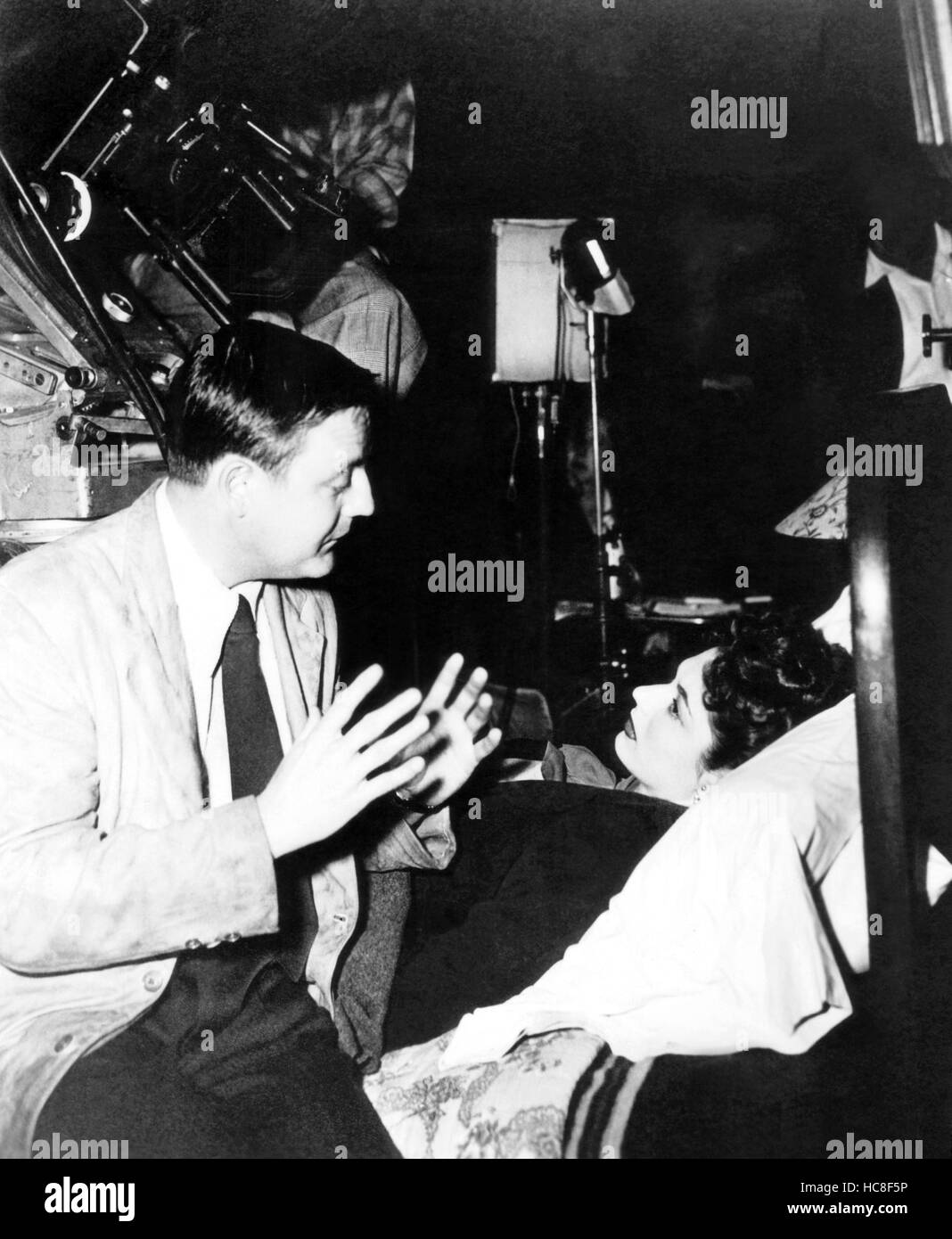 THREE SECRETS, from left: director Robert Wise, Ruth Roman on set, 1950 ...