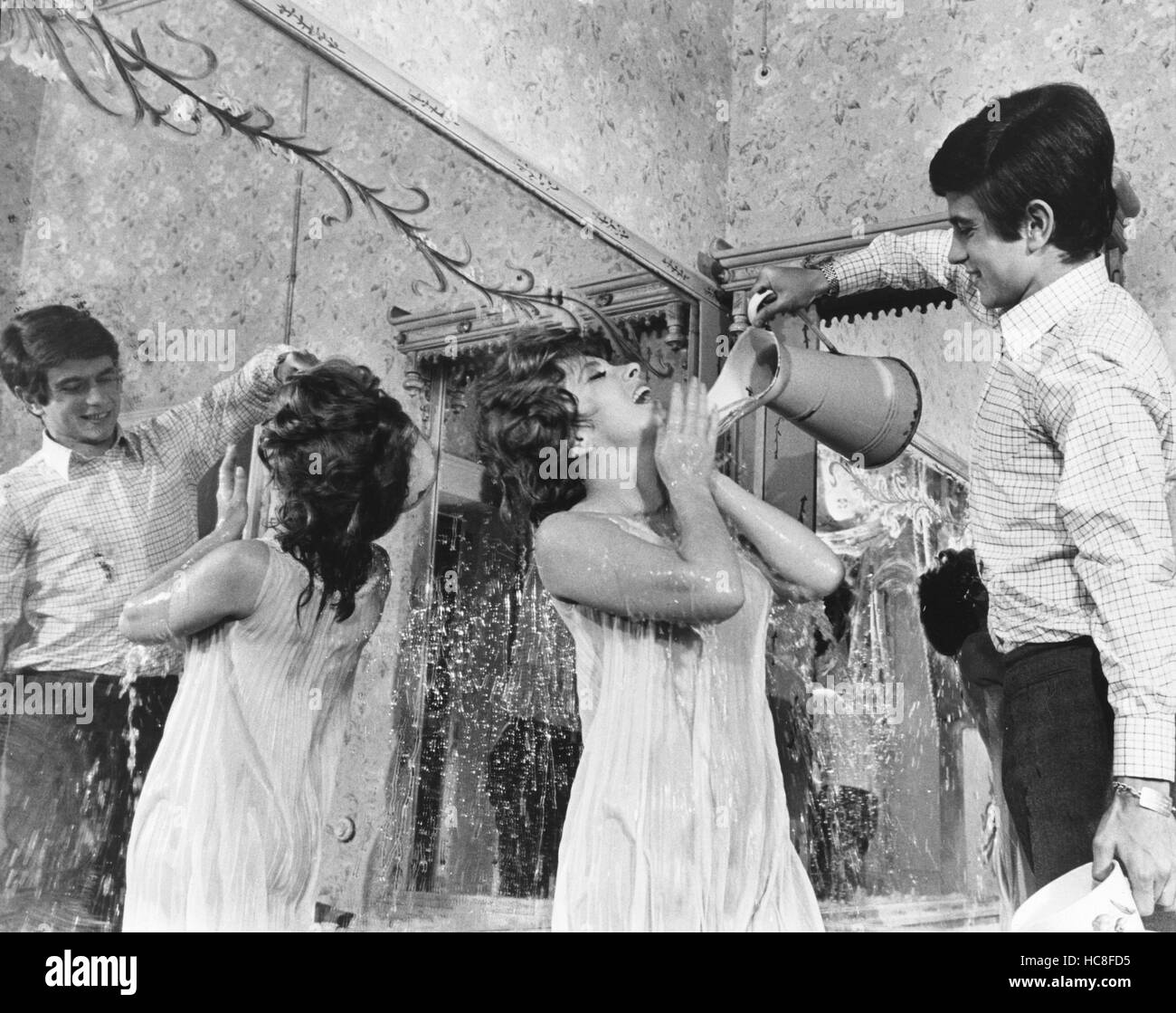 THAT SPLENDID NOVEMBER, (aka UN BELLISSIMO NOVEMBRE), from left: Gina ...